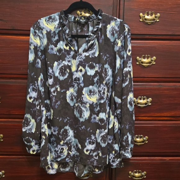 Simply Vera Vera Wang | Tops | Simply Vera Vera Wang Floral Blouse ...
